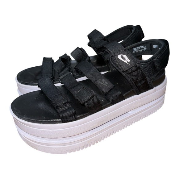 Nike | Shoes | Nike Black And White Platform Sandals With Chunky Sole ...